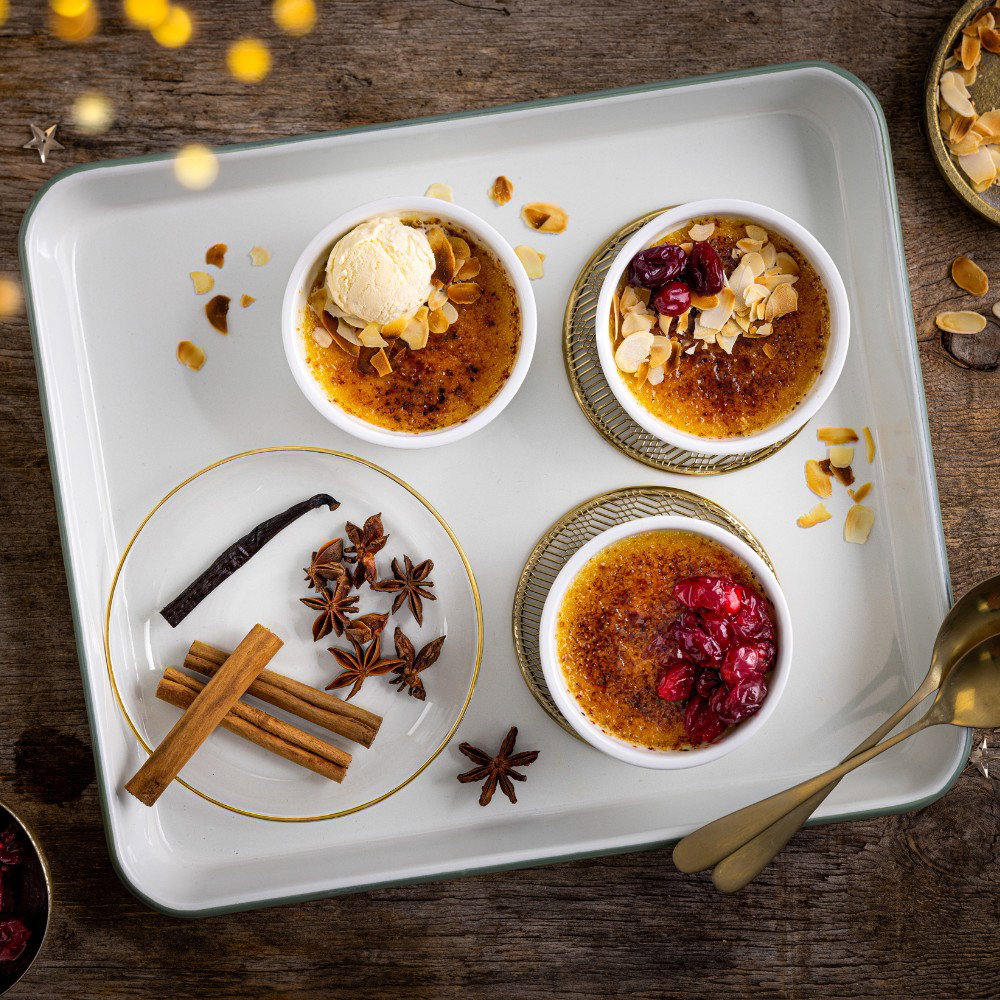 Crème brûlée trio met cranberry compote, amandel en roomijs - Eatertainment