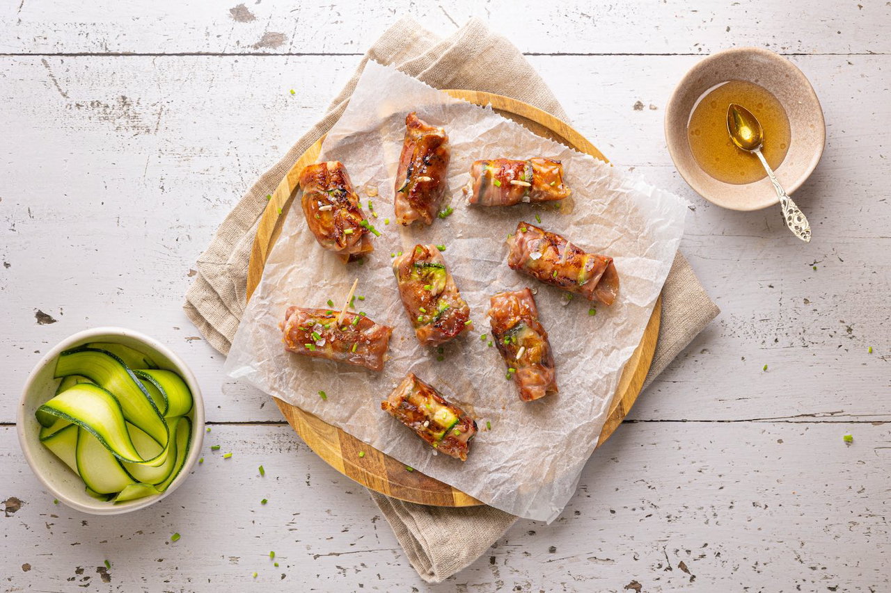 Krokante prosciutto-courgette rolletjes - Eatertainment