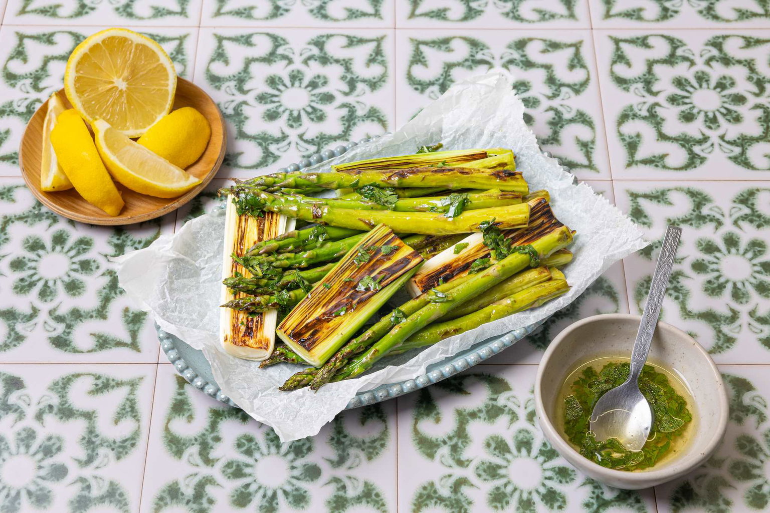 Prei en groene asperges van de barbecue - Eatertainment