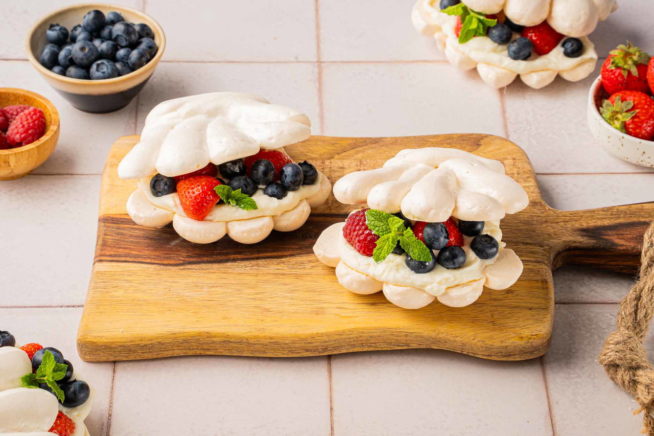 Schelp meringues met rood fruit - Eatertainment